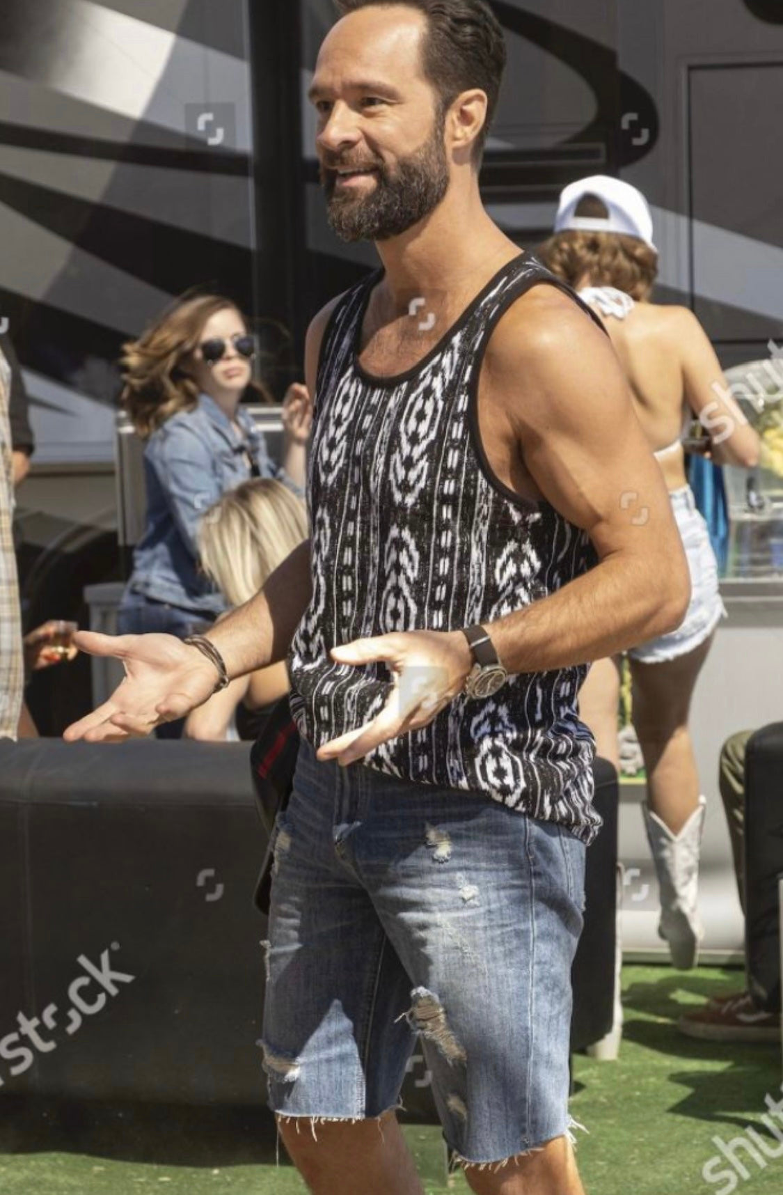 Silicon Valley: Russ Hanneman's White Tank Top and BLANKNYC Denim Jean ...
